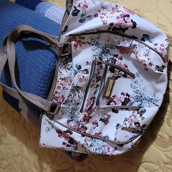 Rosetti | Bags | White Floral Rosetti Handbag Ex Condition Lots Of ...